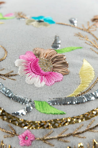 Rich Embroidery – 4Spaces